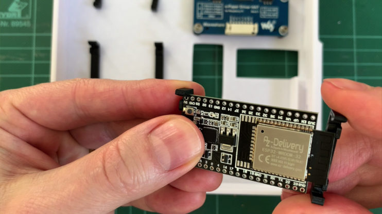 Use clips not screws: Elegantly attach and remove ESP32 Arduino Nano & Co.