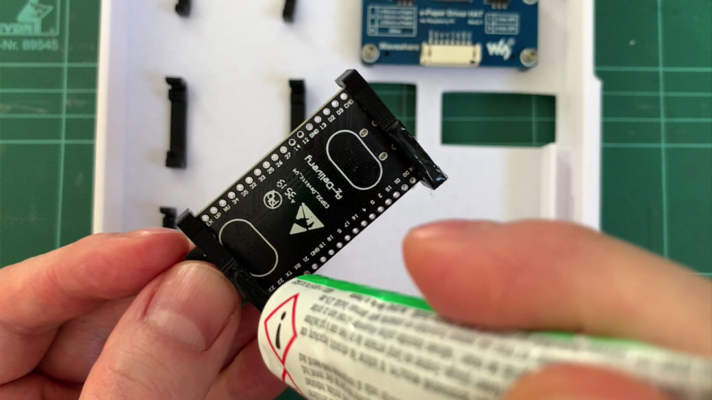 Use clips not screws: Elegantly attach and remove ESP32 Arduino Nano & Co.